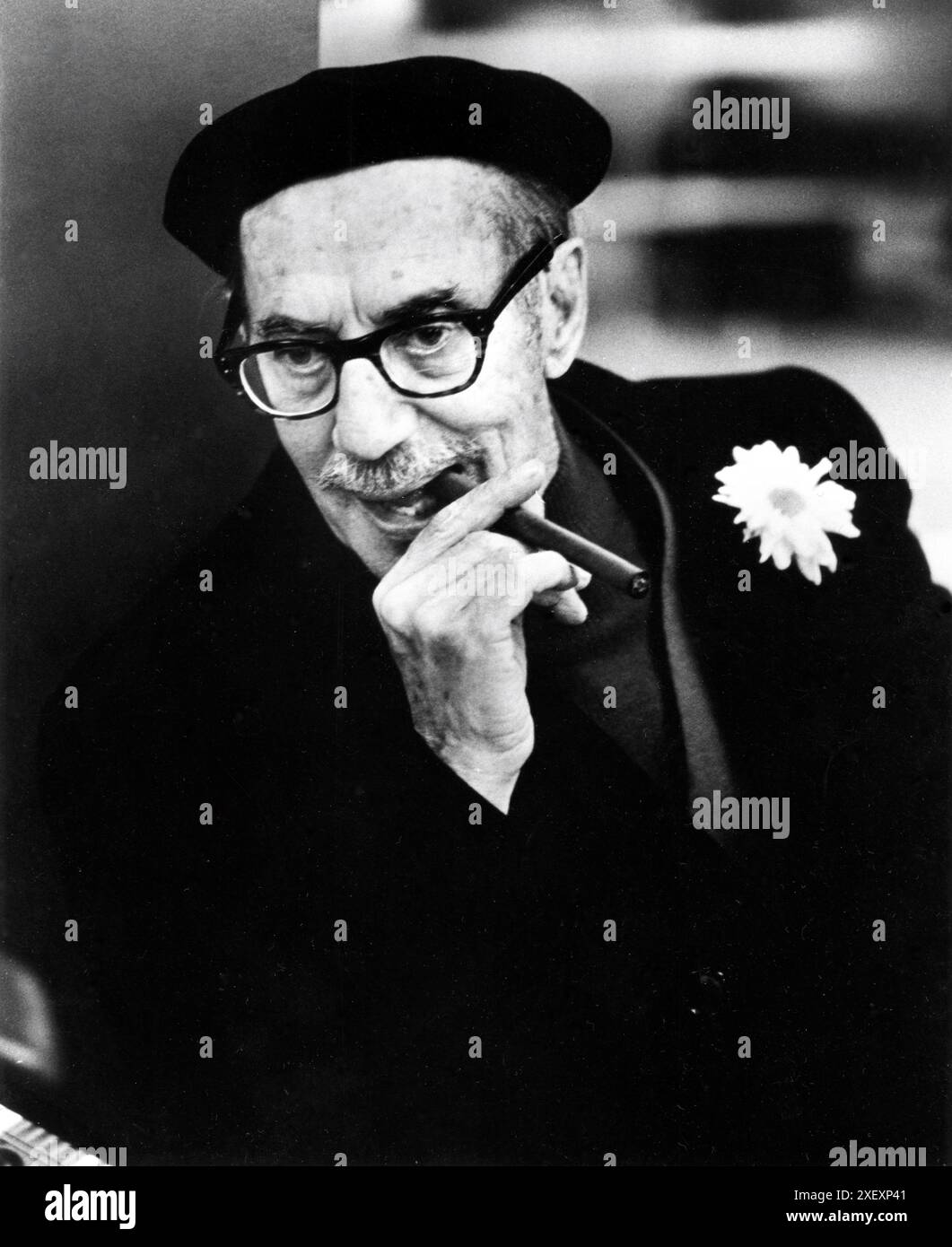 GROUCHO MARX 1972 candid portrait for his one man show publicity for ...