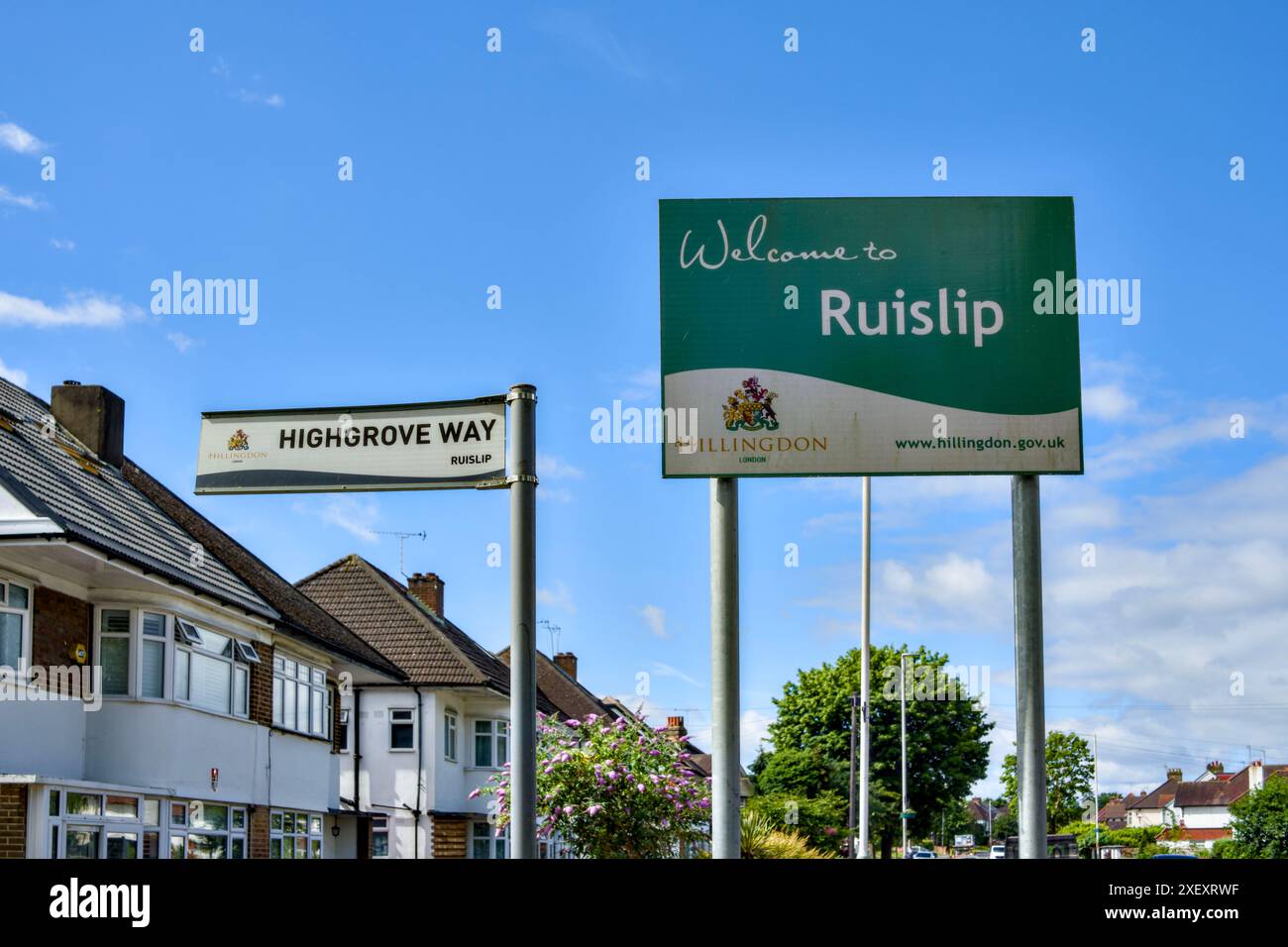 Welcome to Ruislip sign, Ruislip, Borough of Hillingdon, London ...