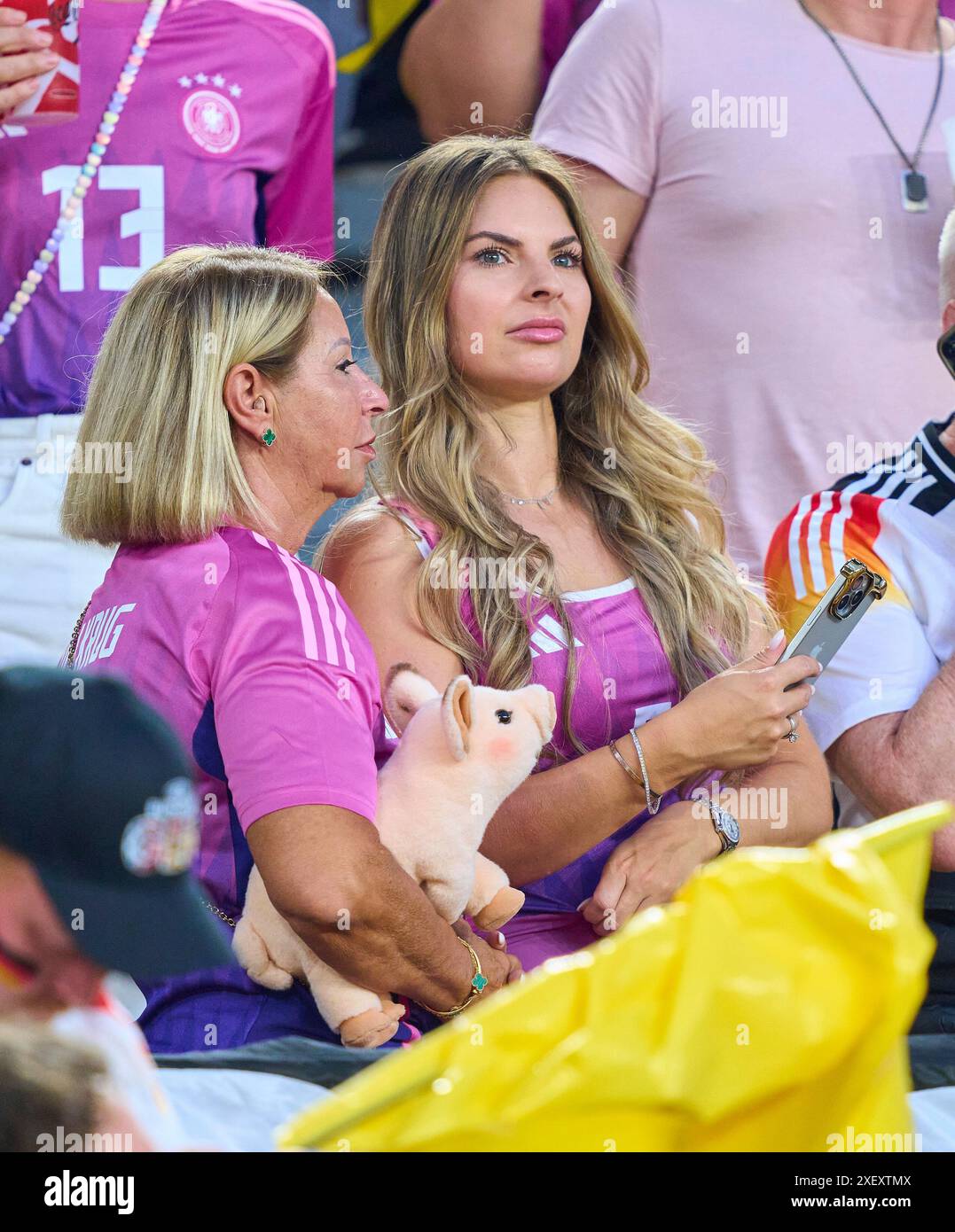 Lisa, wife of Niclas Fuellkrug, Fuellkrug, DFB 9 in the best of 16 ...