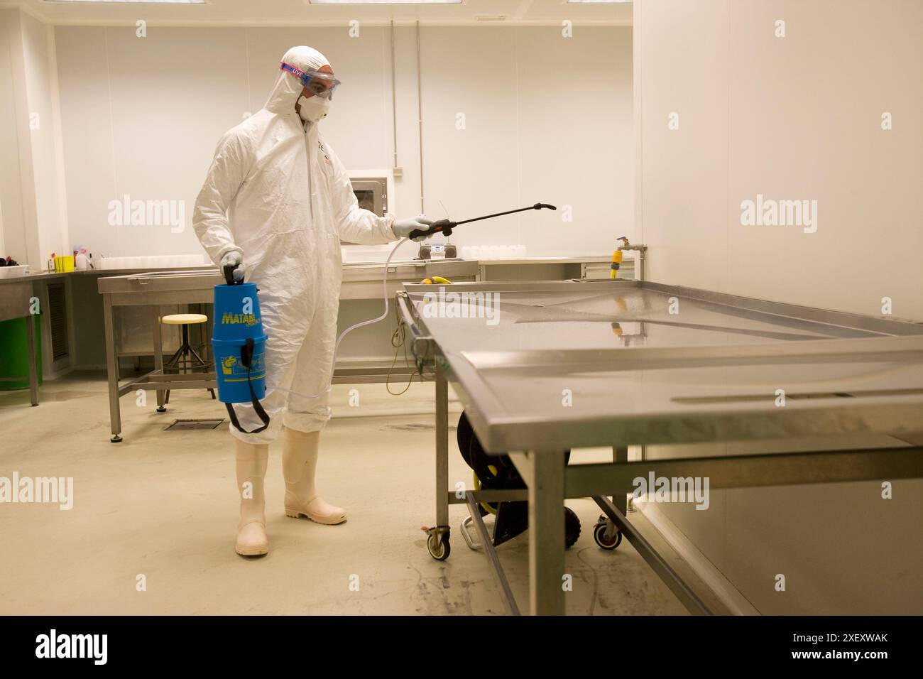 Necropsy room, Laboratory of Bio-Safety Level P3, Departamento de ...