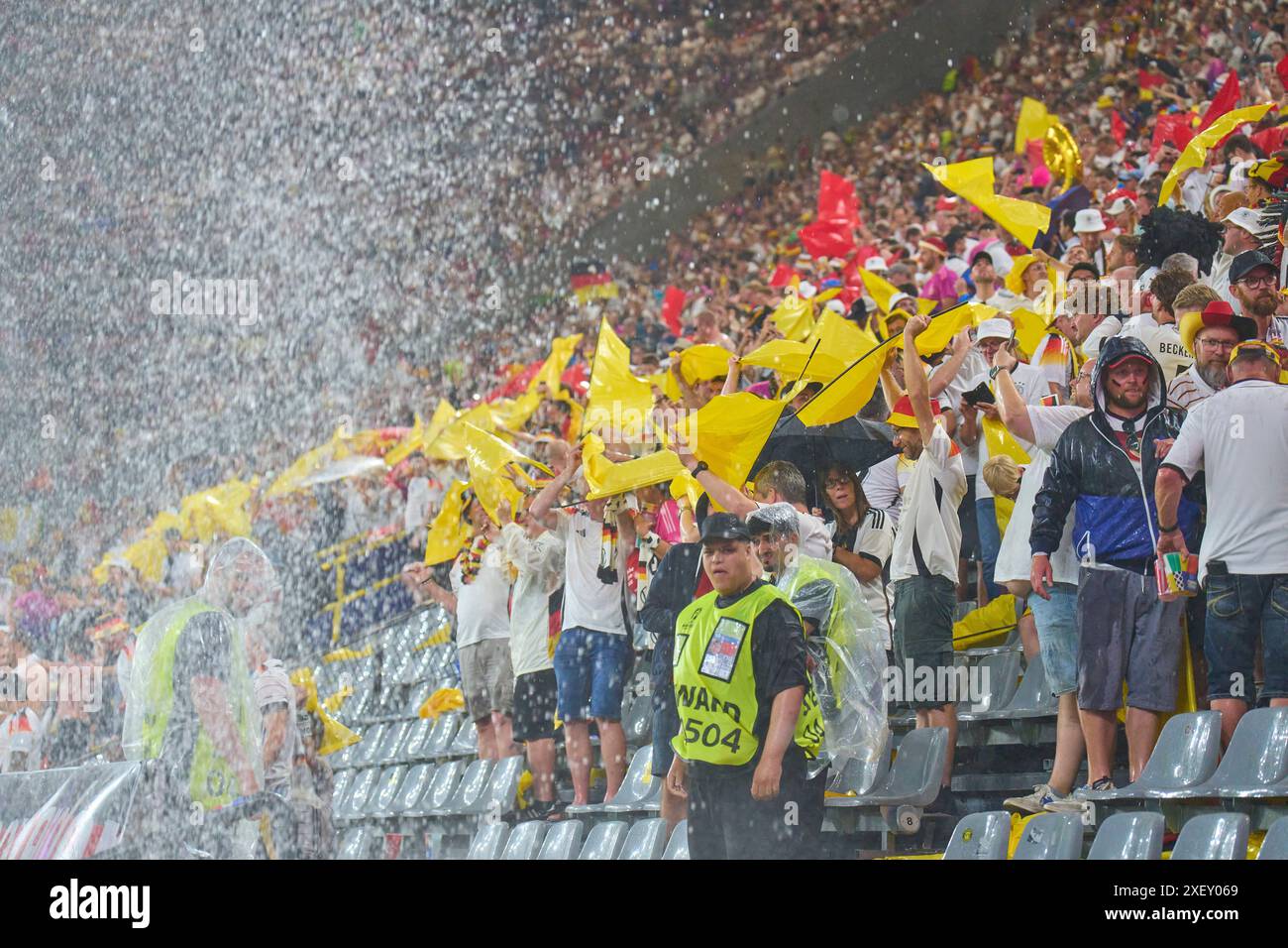 unwetter gewitter regen in the best of 16 match GERMANY - DENMARK of ...