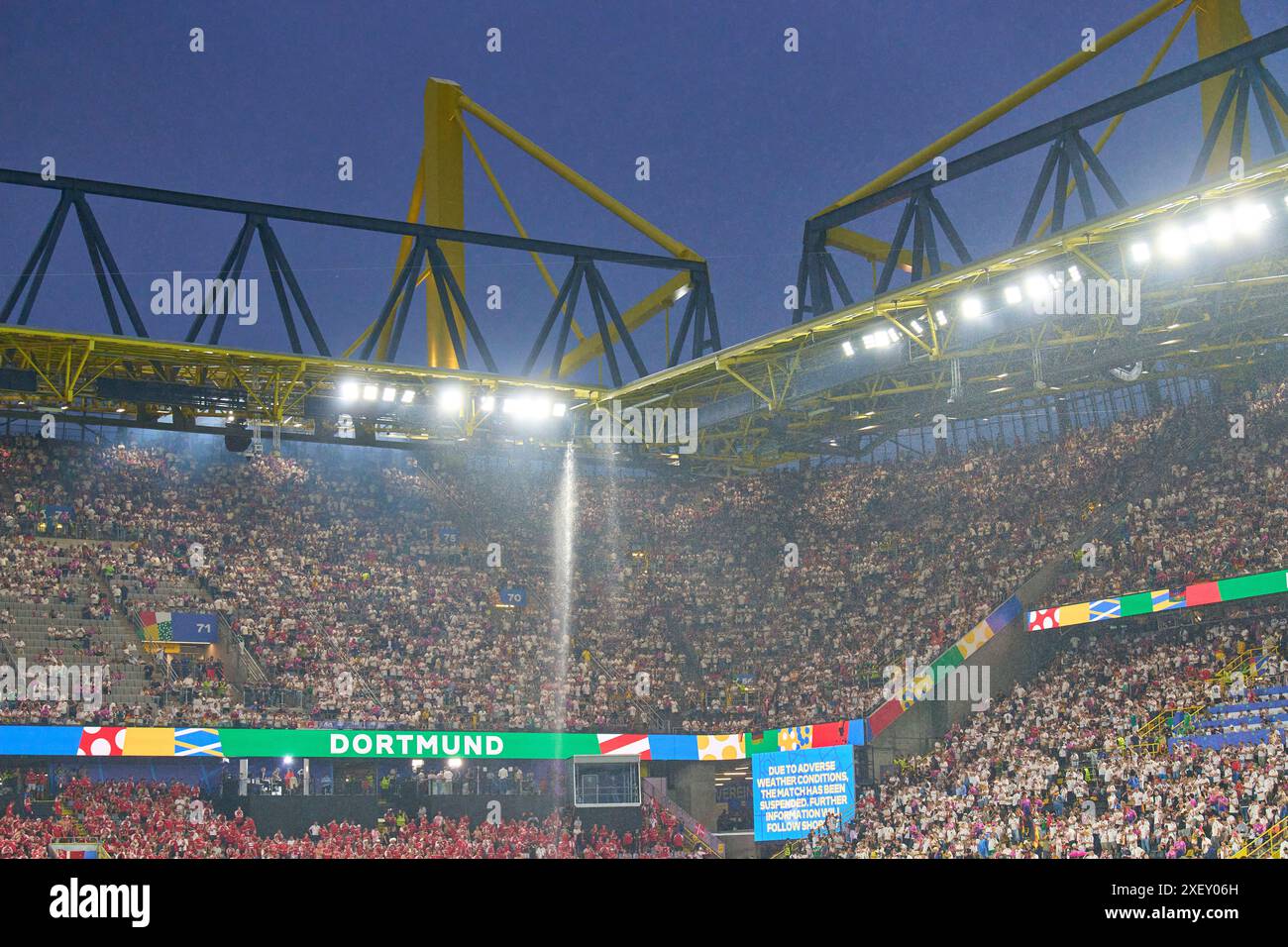 unwetter gewitter regen in the best of 16 match GERMANY - DENMARK of ...