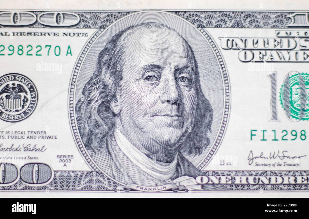 Close up shot of the 100 US dollars note bill Stock Photo - Alamy