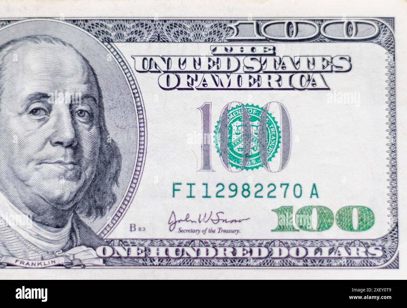 Close up shot of the 100 US dollars note bill Stock Photo - Alamy