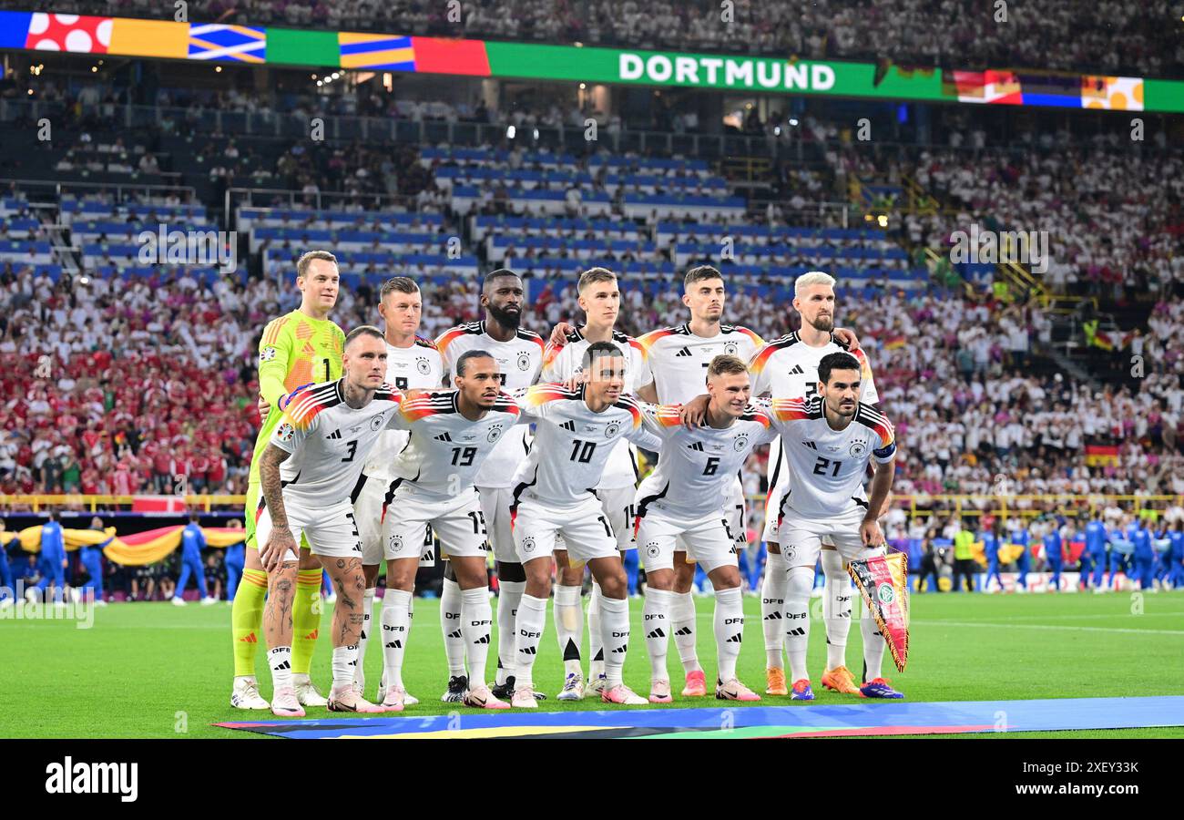 Team Deutschland hinten v.l. Torwart Manuel Neuer (Deutschland), Toni ...