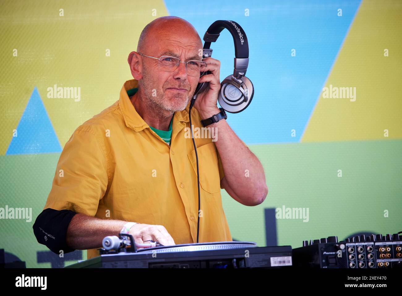 Return of We Invented the Weekend to MediaCityUK Wayne Hemingway as a ...