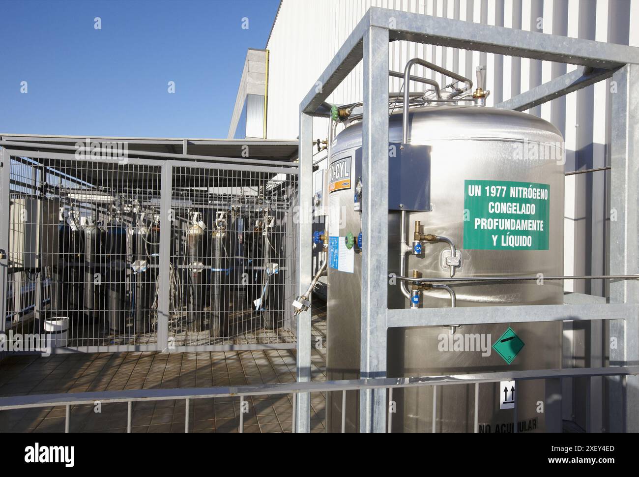 Tanks of liquid nitrogen and oxygen, AZTI-Tecnalia, Technology Centre ...