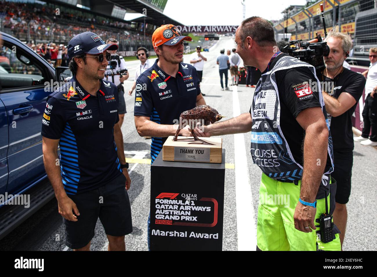 FIA marshall, commissaire de piste, marshal, marshalls, marshals award ...