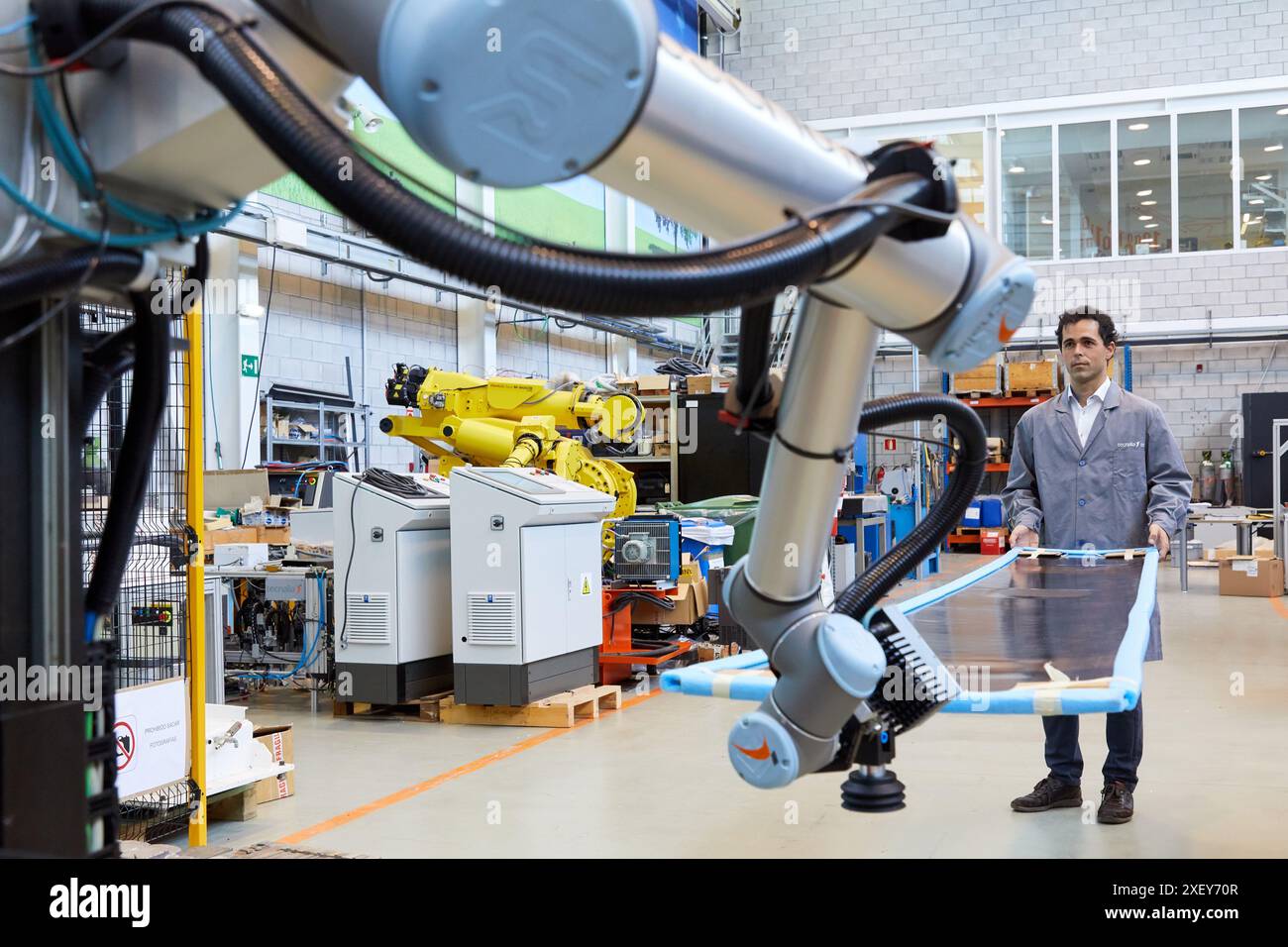 Use of flexible robotics in industrial manufacturing processes, Mobile ...