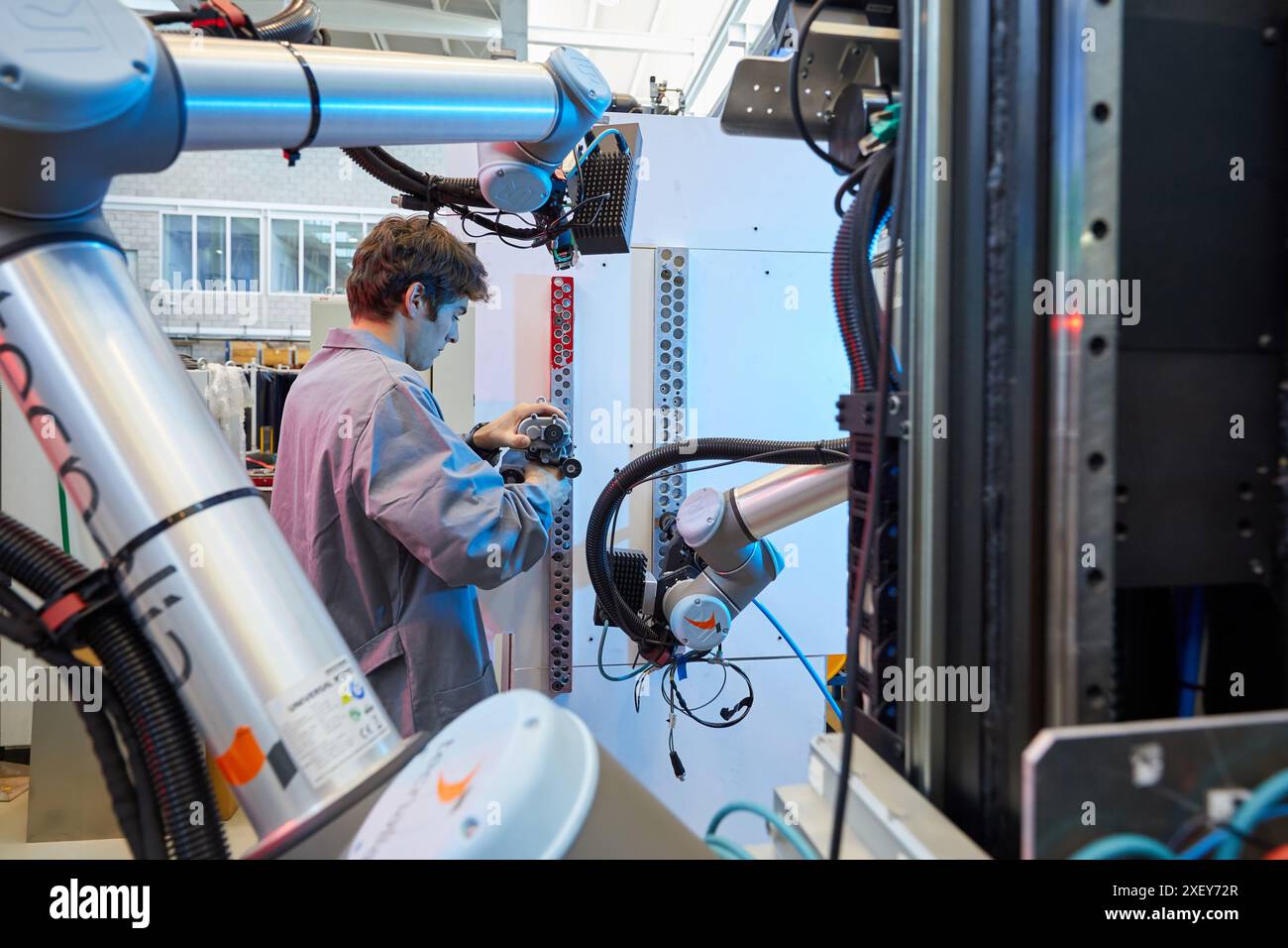 Use of flexible robotics in industrial manufacturing processes, Mobile ...