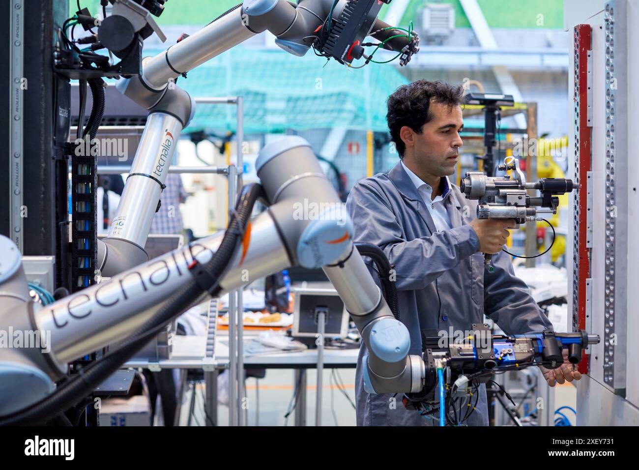 Use of flexible robotics in industrial manufacturing processes, Mobile ...