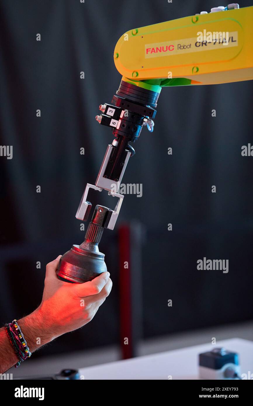 Robotics development in industry, Robot, Advanced manufacturing Unit ...