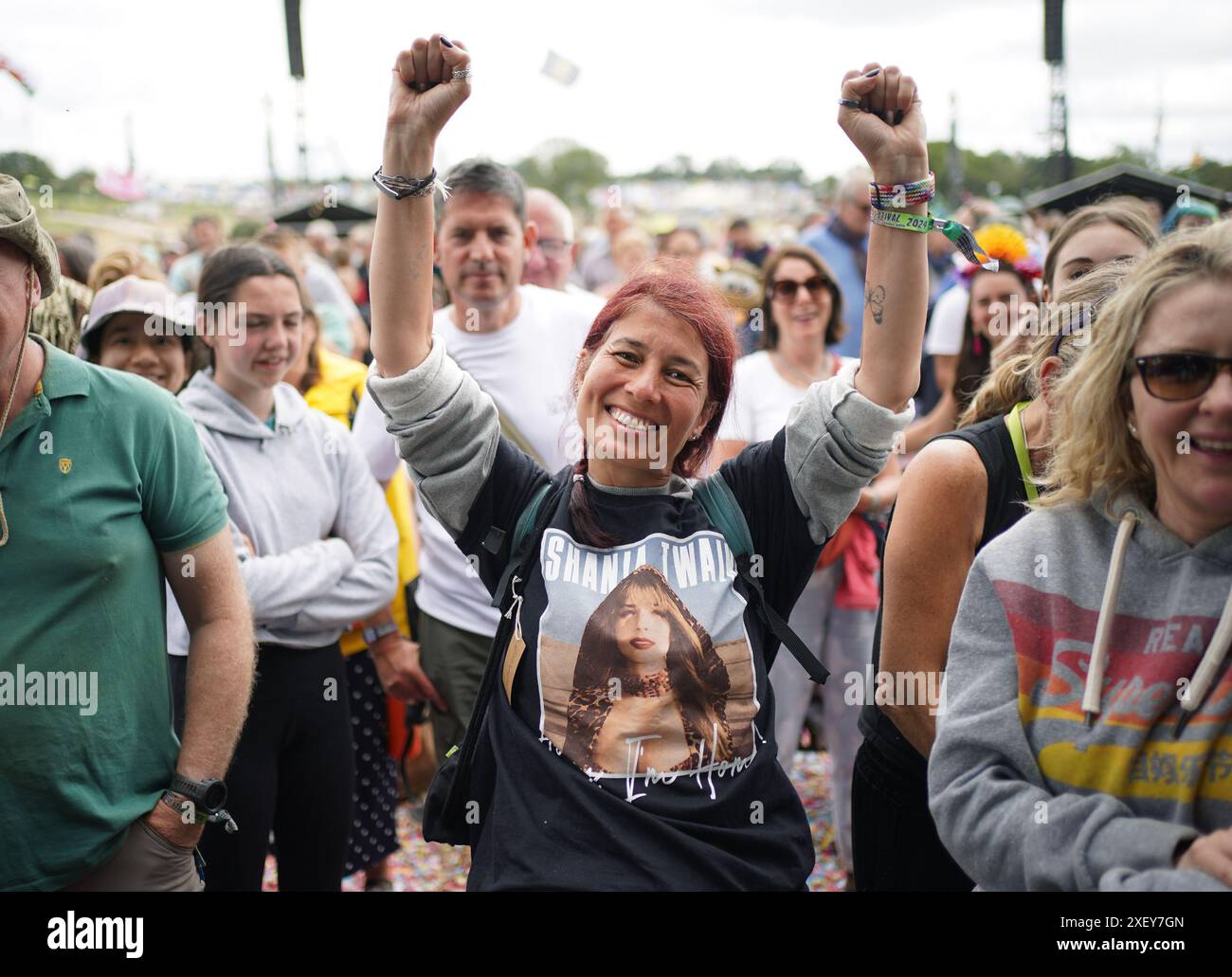 A Shania Twain fan in the crowd at the Glastonbury Festival, at Worthy ...