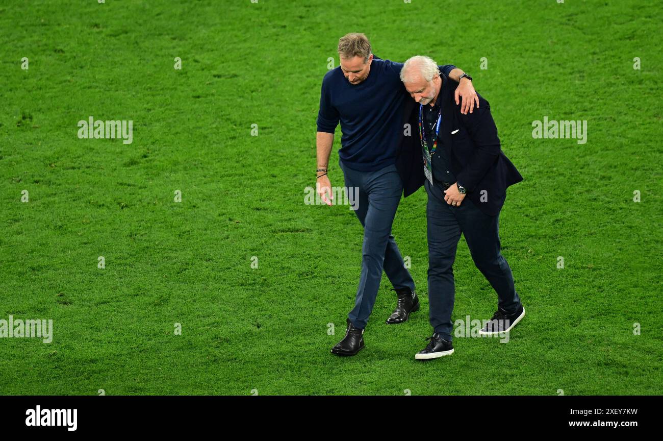 v.l. Trainer Kasper Hjulmand (Daenemark), Rudi Voeller (DFB-Direktor ...