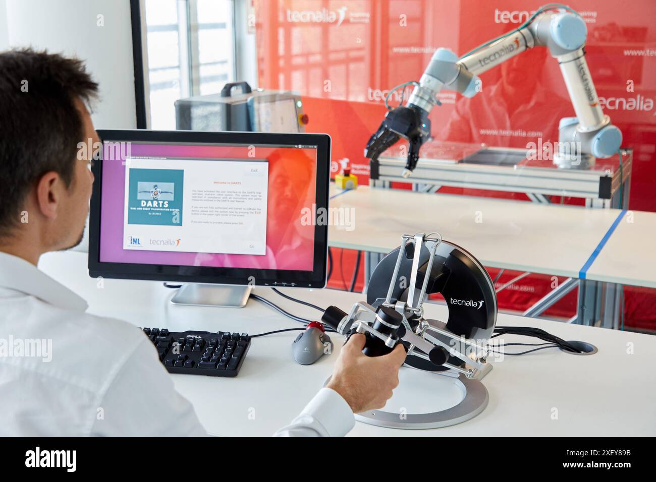 Robot composed of two pieces, a robotic arm, motorized by a clamp to ...