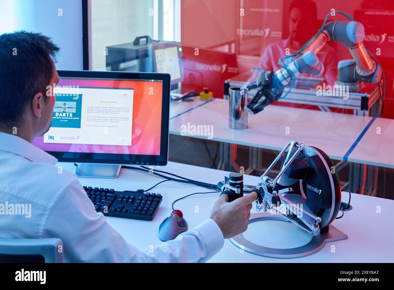 Robot composed of two pieces, a robotic arm, motorized by a clamp to ...