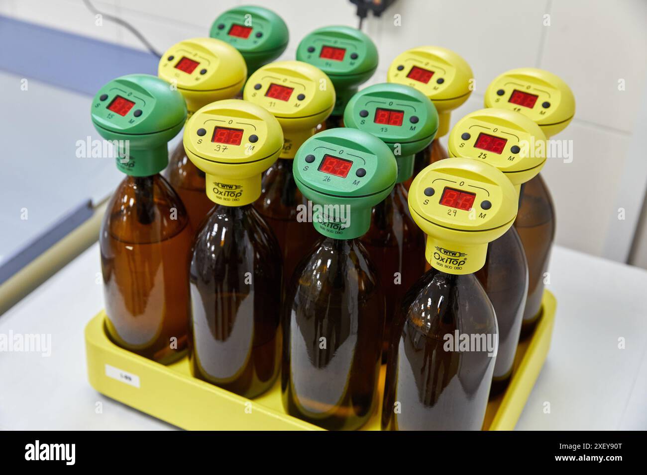 Bod measurement hi-res stock photography and images - Alamy