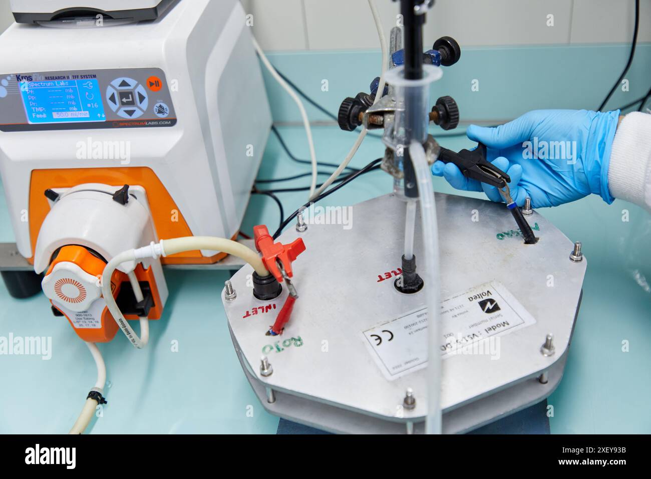 Turnkey systems for tangential flow filtration (TFF), Environment ...