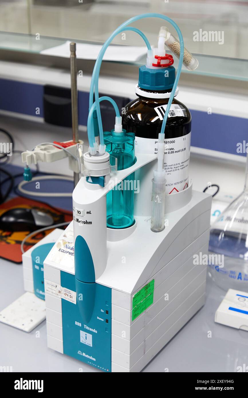 Titrando – potentiometric titrator Stock Photo - Alamy