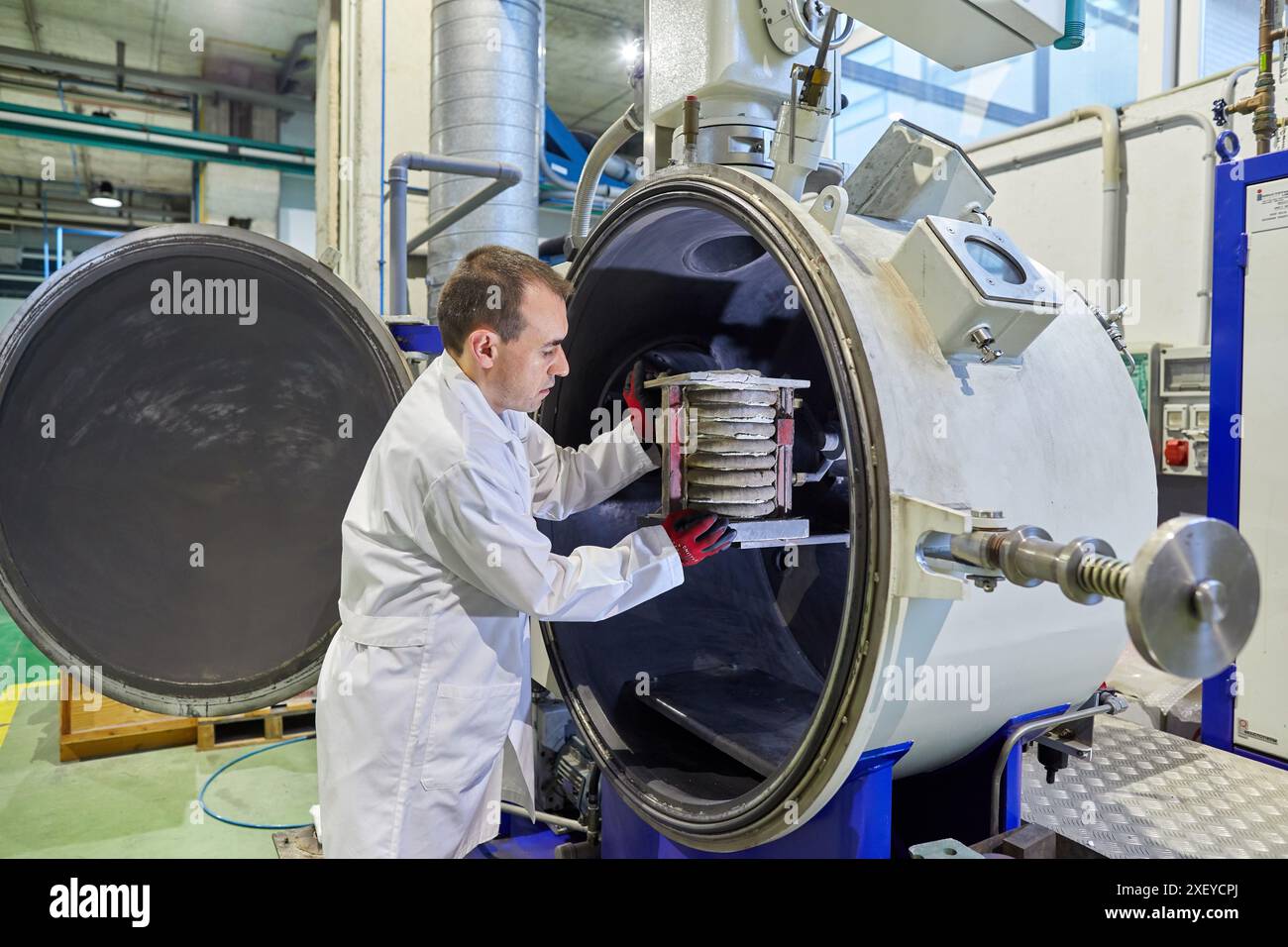 Melting and vacuum casting furnace, Consarc vacuum oven, Foundry ...