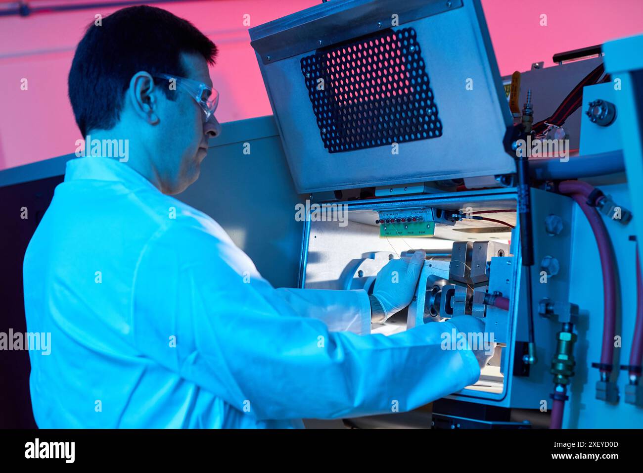 Gleeble hi-res stock photography and images - Alamy