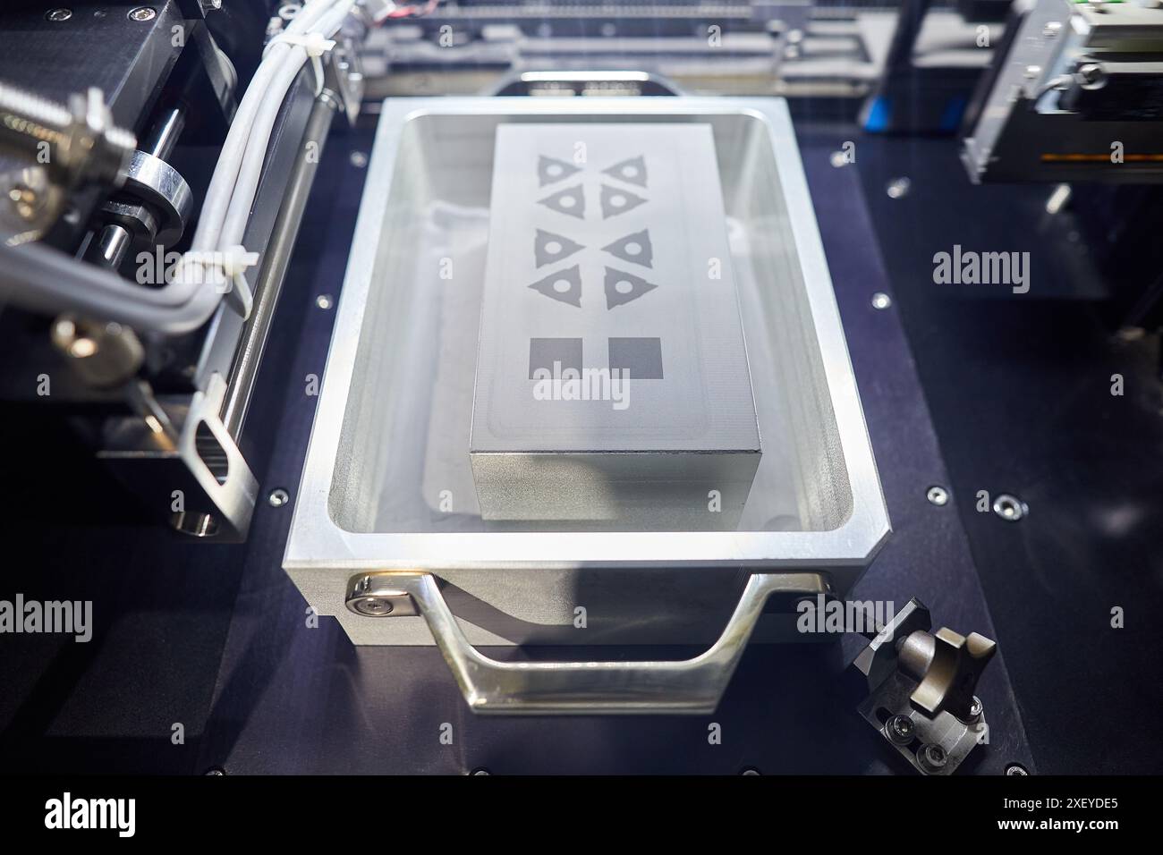 Binder Jetting, Additive manufacturing technology that allows high ...