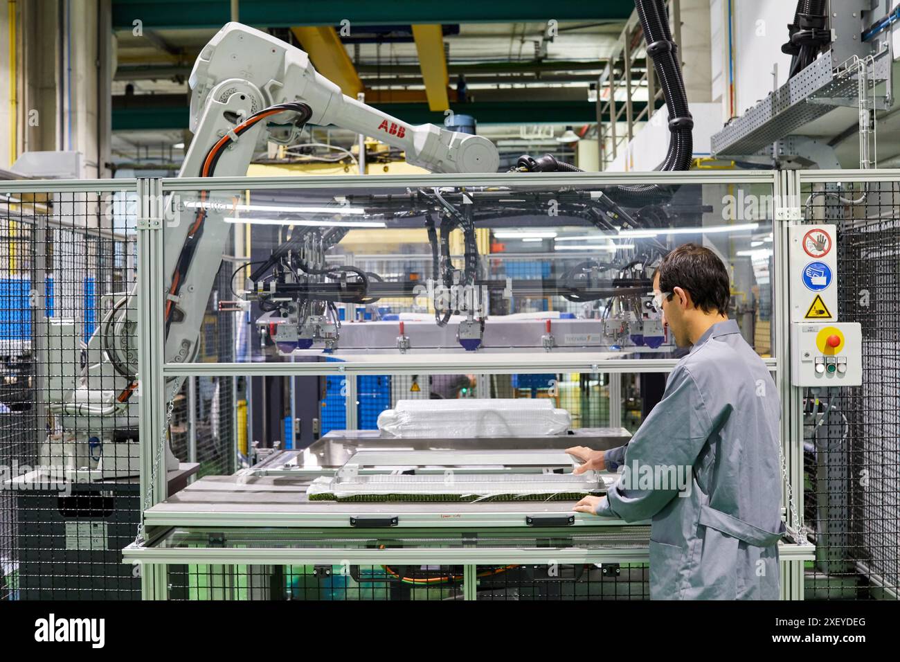 LowFlip cell, cell of automatic manufacturing of components in ...