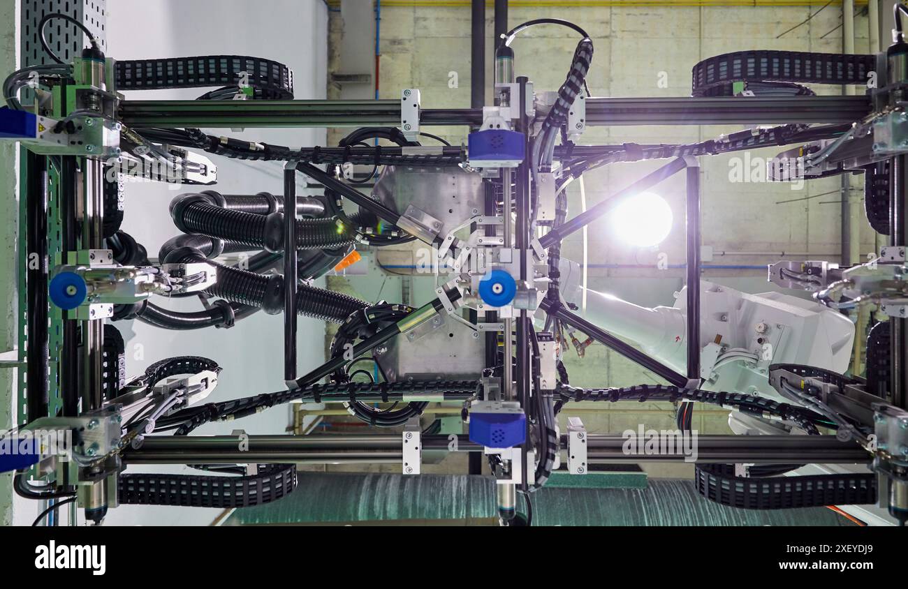 LowFlip cell, cell of automatic manufacturing of components in ...