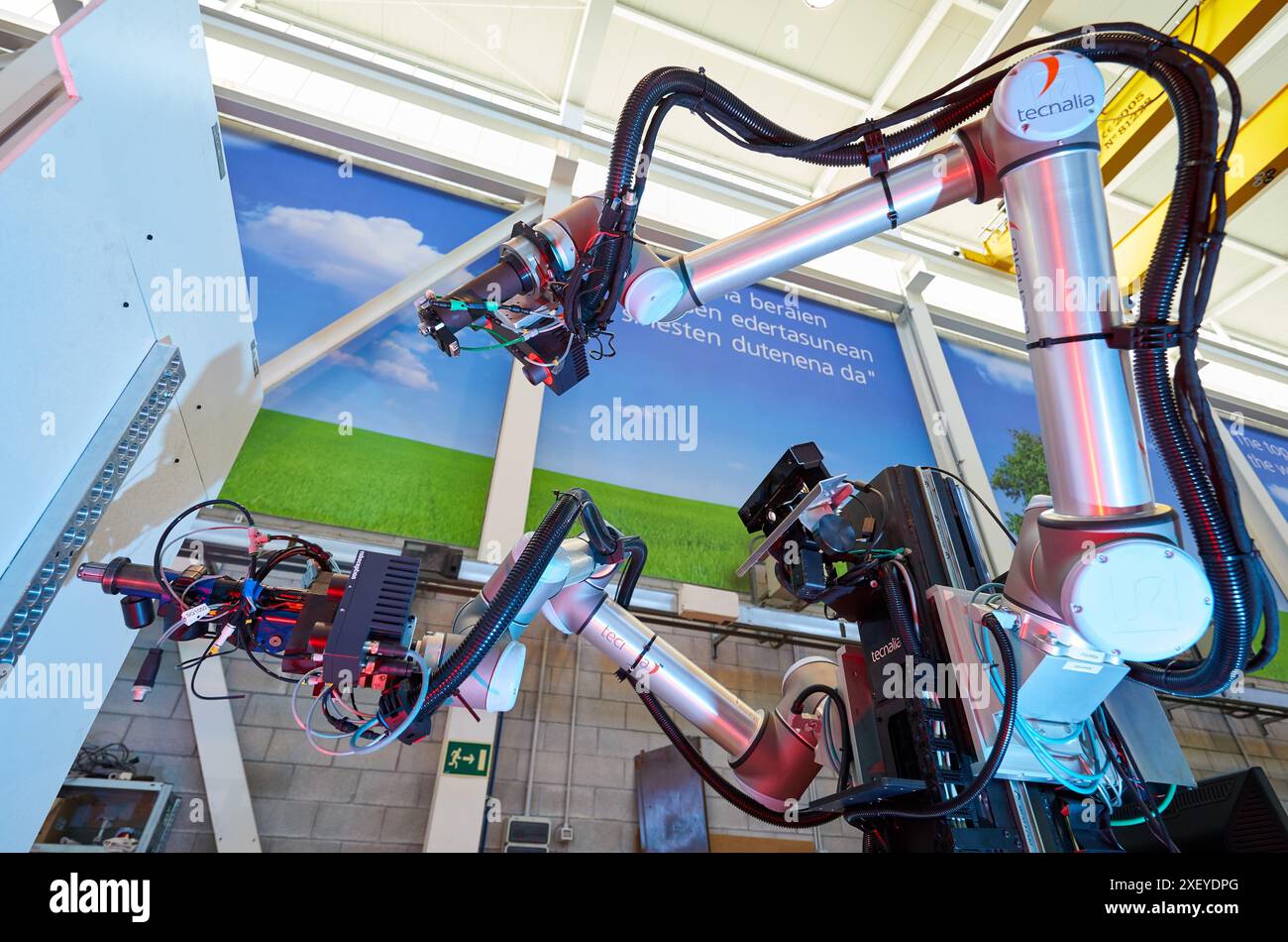 Use of flexible robotics in industrial manufacturing processes, Mobile ...