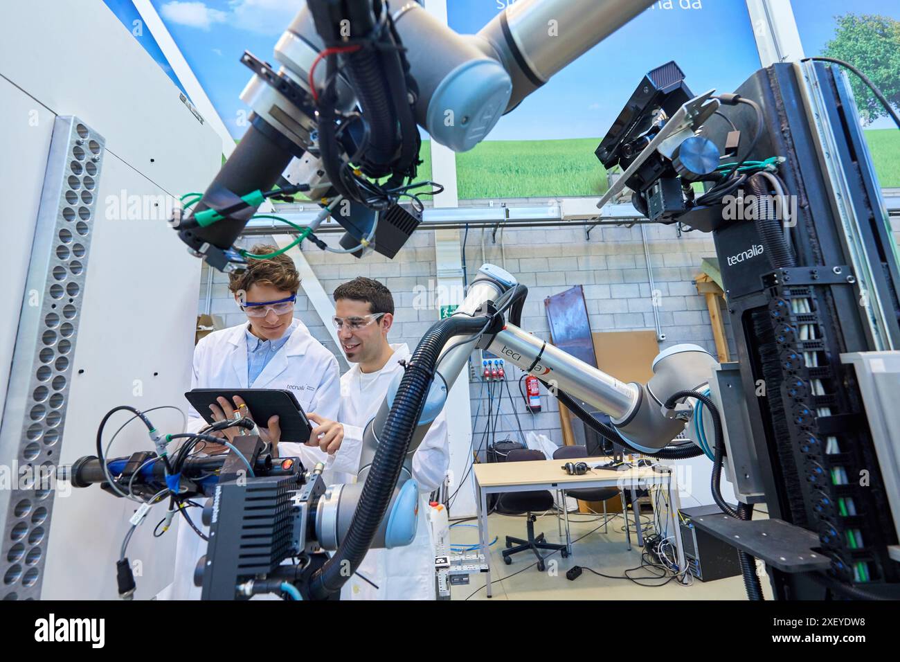 Use of flexible robotics in industrial manufacturing processes, Mobile ...