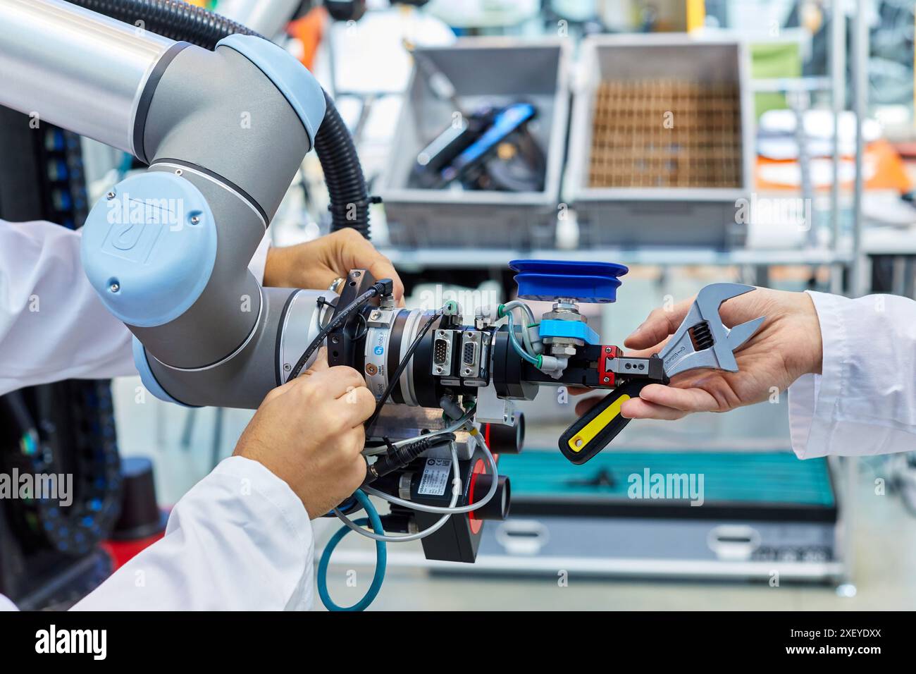 Use of flexible robotics in industrial manufacturing processes, Mobile ...