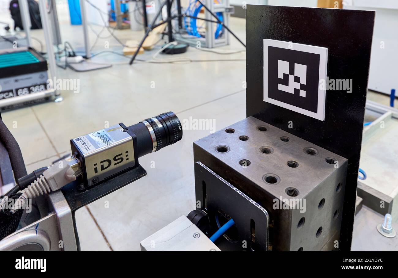 Use of flexible robotics in industrial manufacturing processes, Mobile ...