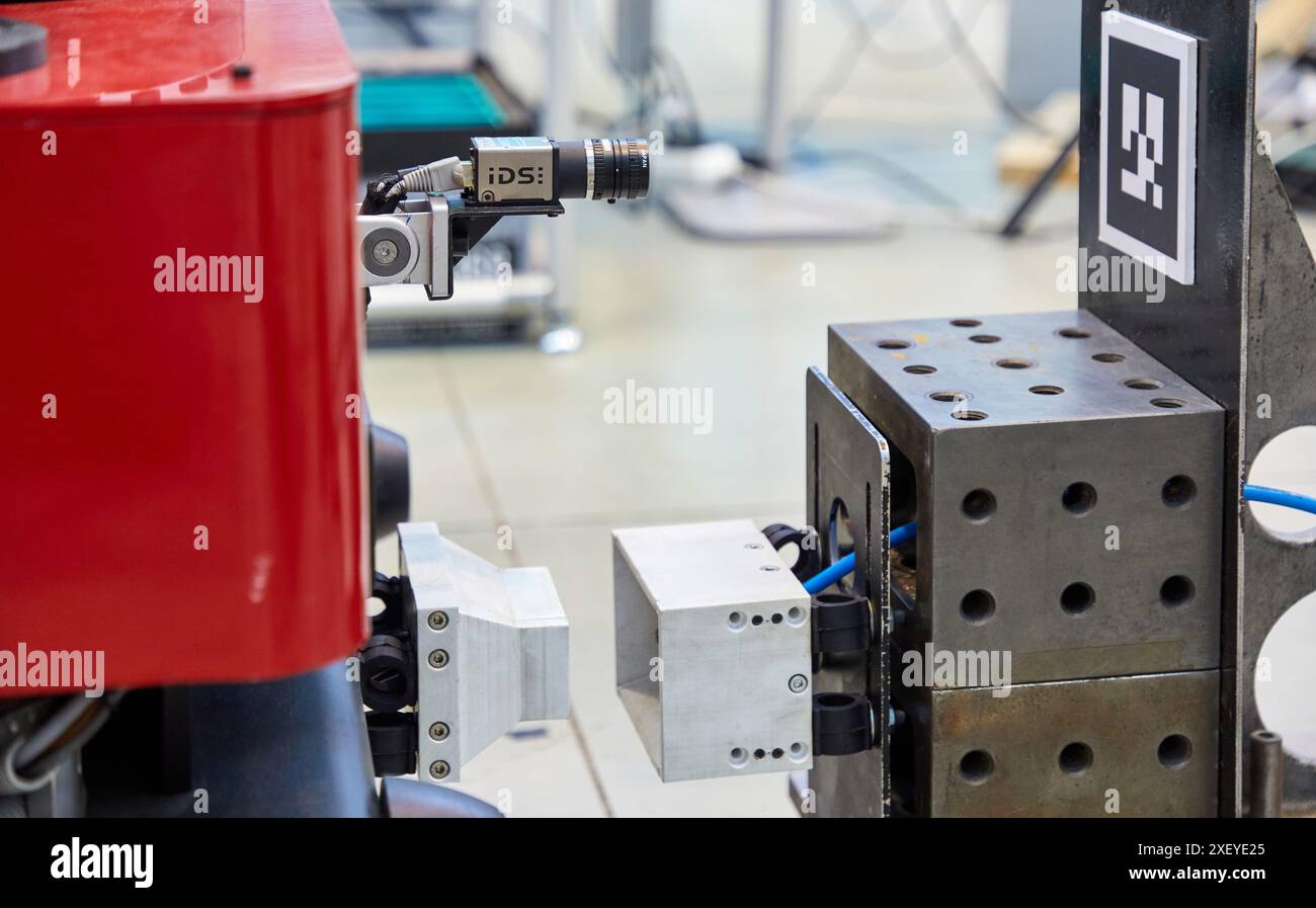 Use of flexible robotics in industrial manufacturing processes, Mobile ...