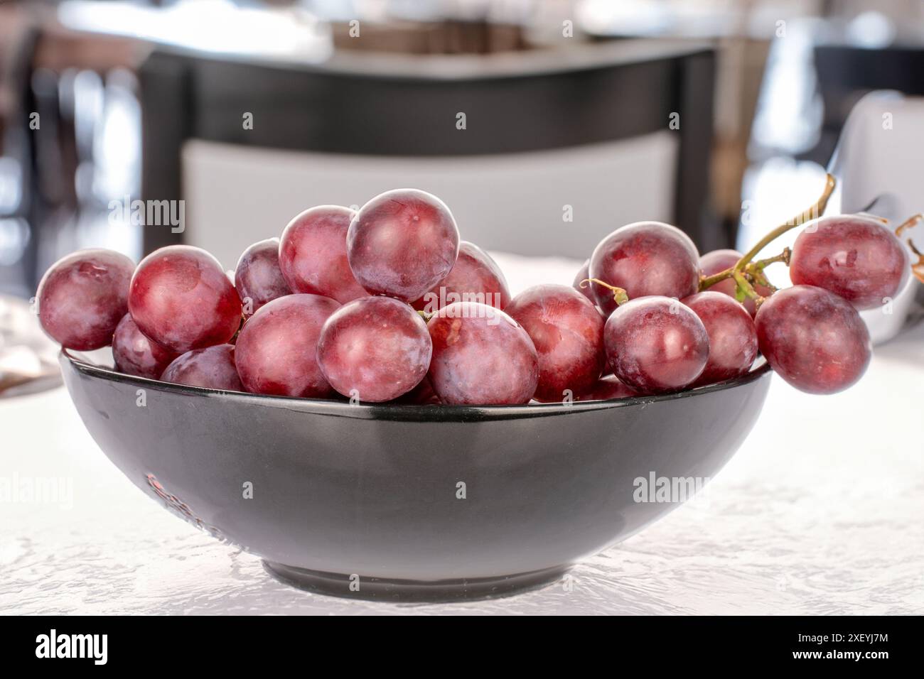 Pink grapes plate hi-res stock photography and images - Alamy