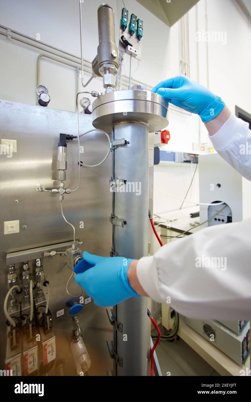 PSA. Pressure Swing Adsorption. Residue Analysis Laboratory. Energy and ...