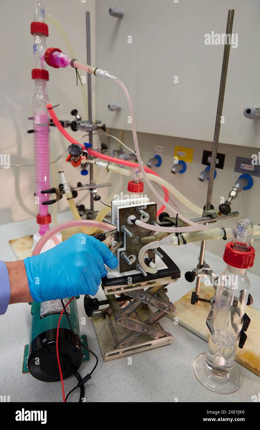 Electrochemical experiments hi-res stock photography and images - Alamy