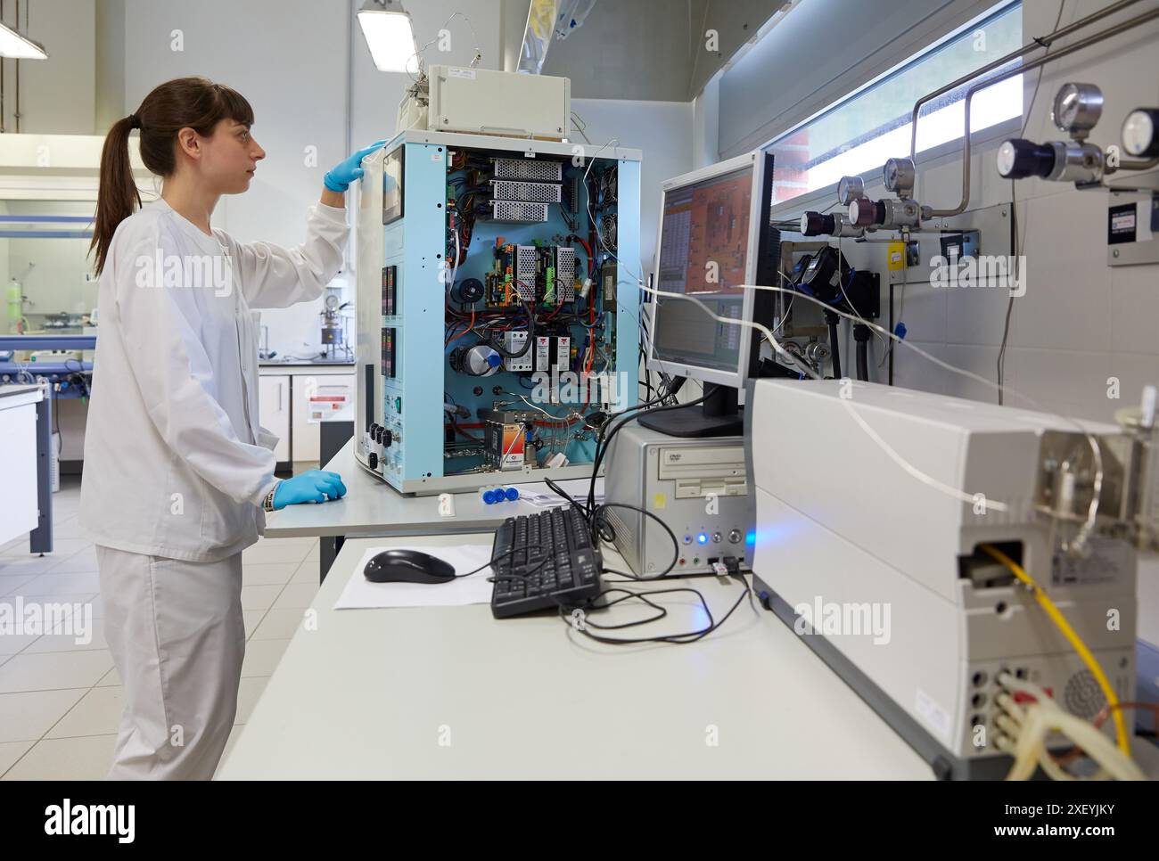 Micro GC. Microactivity. Automatic and computerized laboratory reactor ...