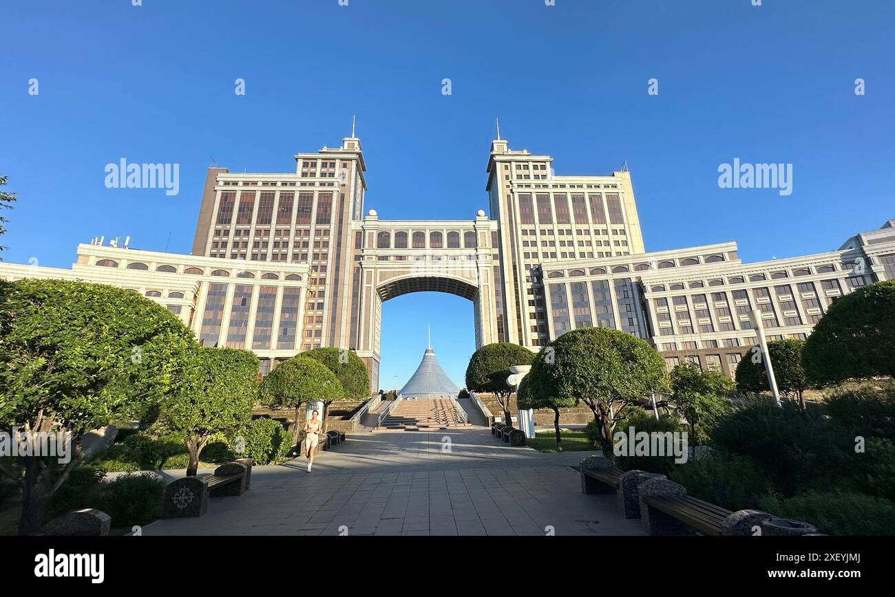 Axis mall hi-res stock photography and images - Alamy