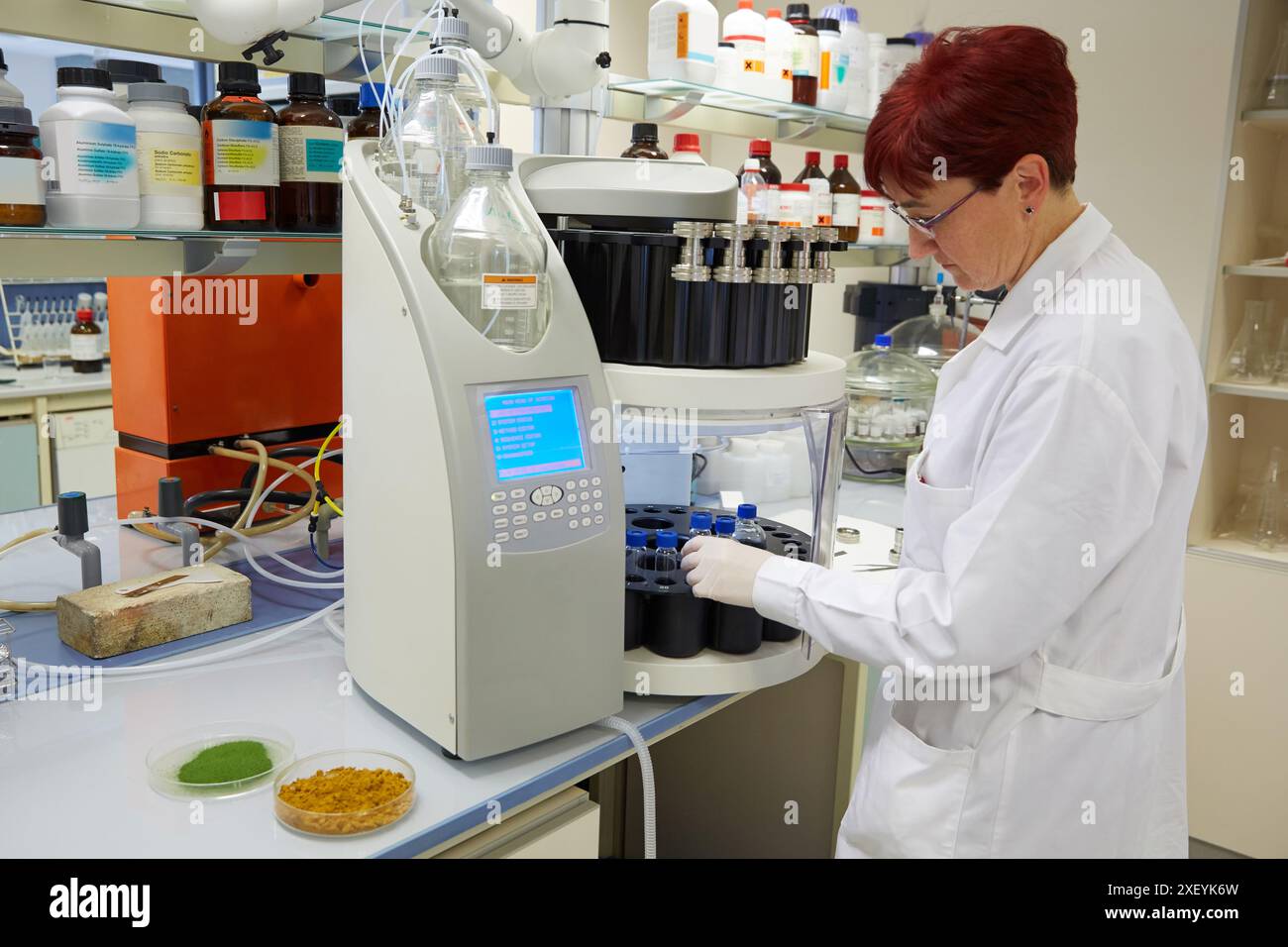 Accelerated solvent extraction hi-res stock photography and images - Alamy