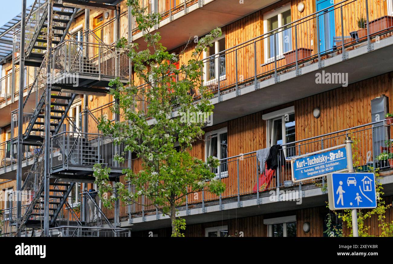 Niedrigenergiehaeuser im Stadtteil Vauban in Freiburg. Mit seinen ...