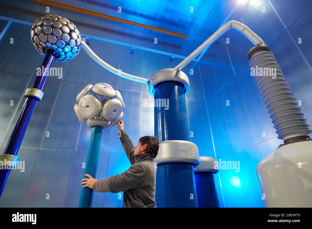 Faraday cage high voltage hi-res stock photography and images - Alamy