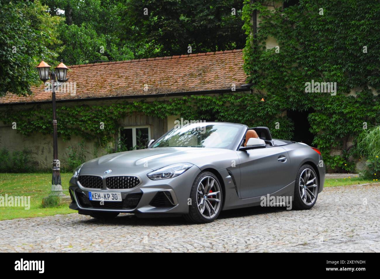BMW THE Z4. BMW Z4 M40i Roadster - Cabrio mit 340 PS in Frozen Grey ...