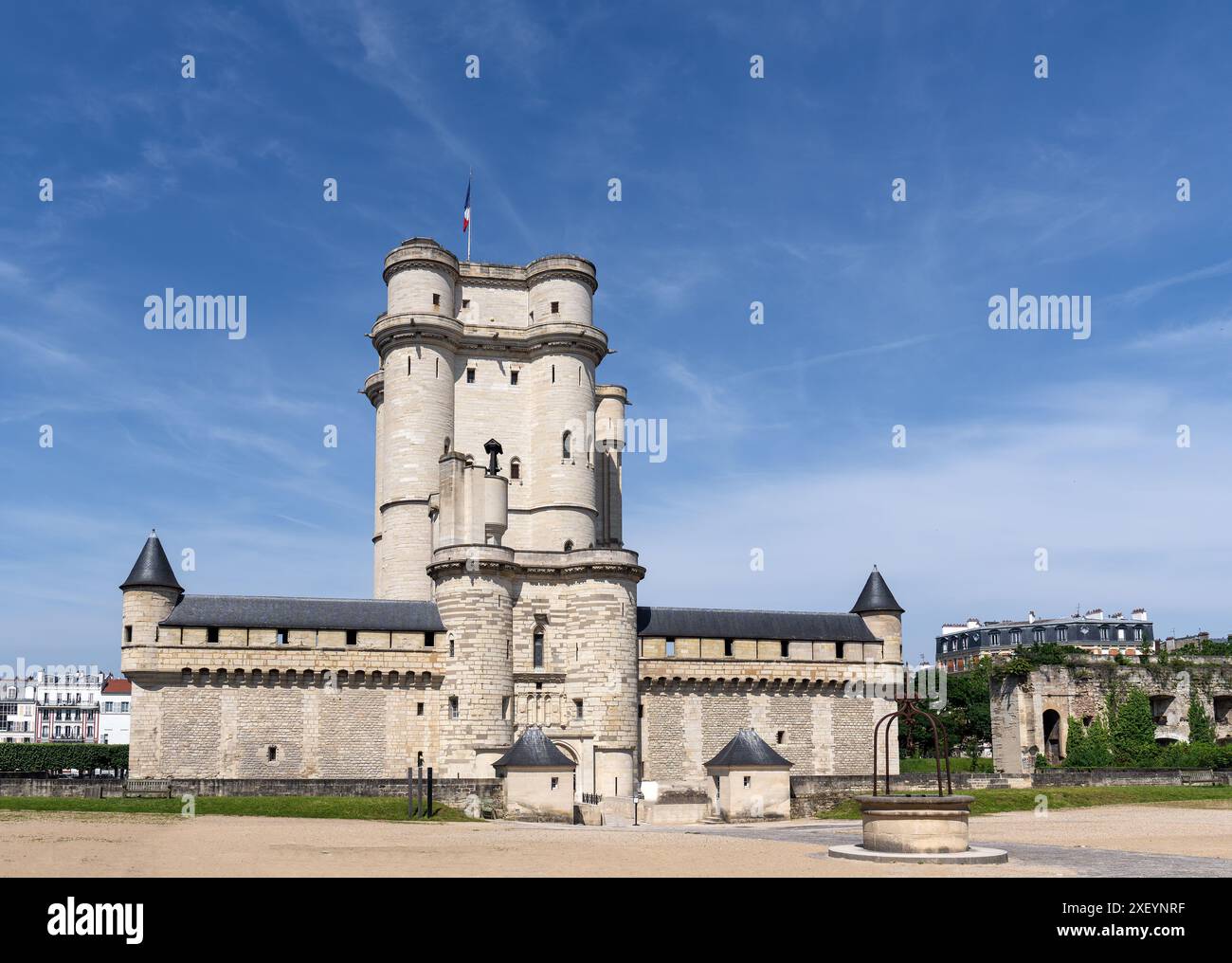 Donjon de chateau de vincennes hi-res stock photography and images - Alamy