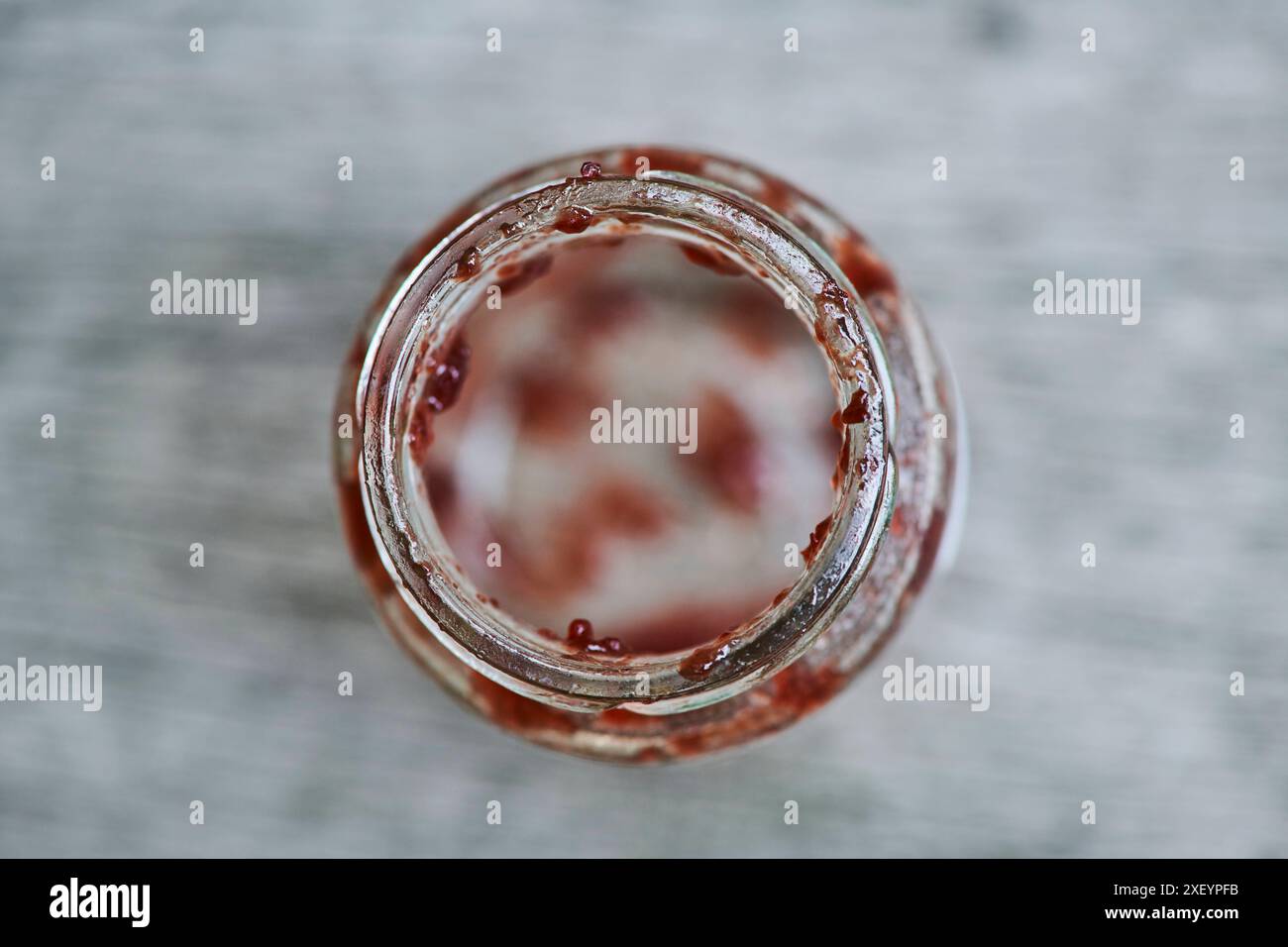 Glasgefäß, leeres Marmeladenglas, leergegessen, Leere, von oben, kreative Unschärfe Wertstoff ...