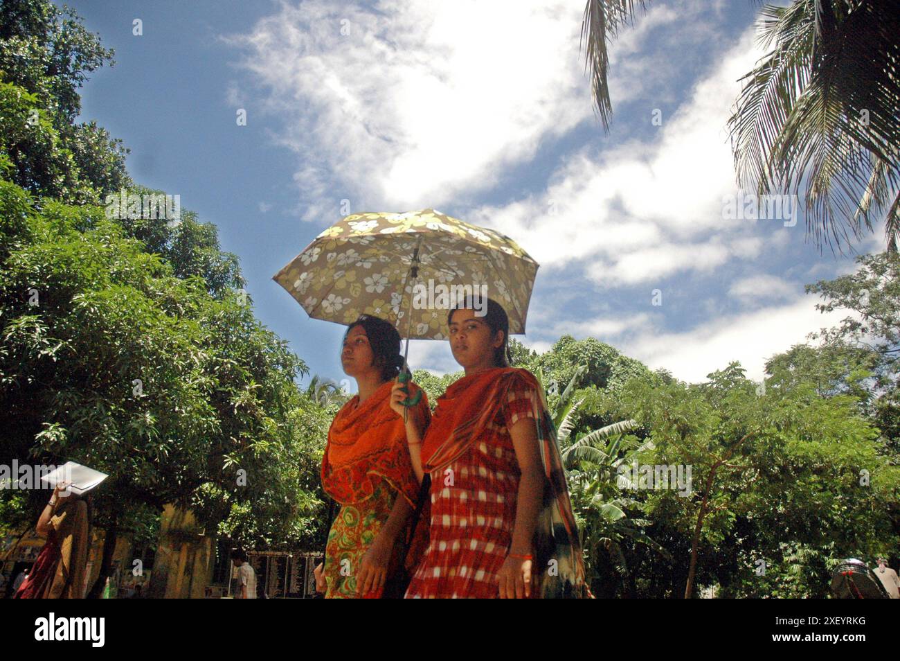Rain and sunshine- we can’t rely on anything but umbrella in this hide and seek, Dhaka ...