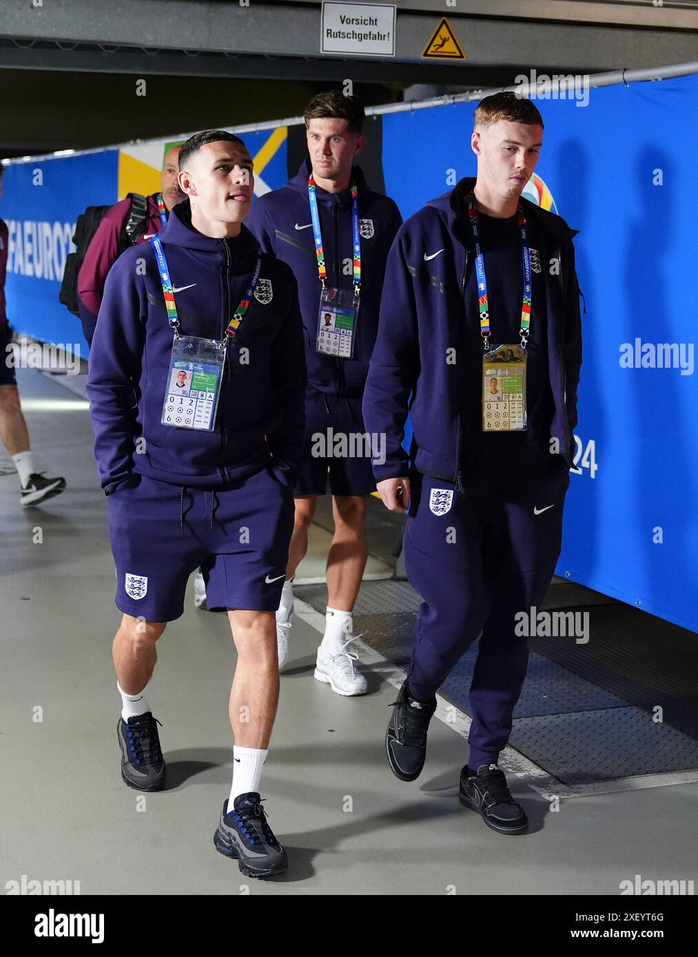 England's Phil Foden (left) and Cole Palmer arrive ahead of the UEFA ...