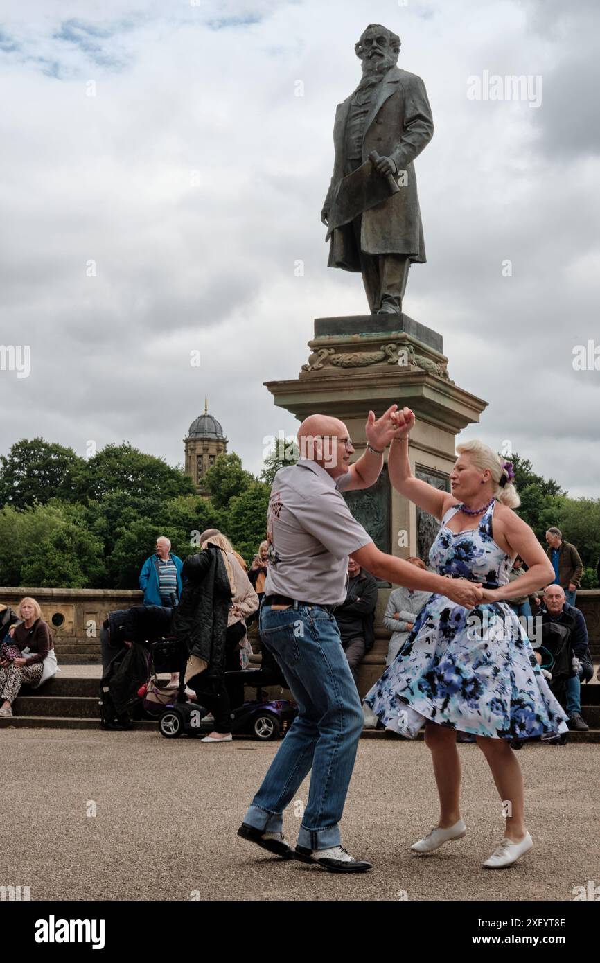 1950s couple dancing rock and roll hi-res stock photography and images ...
