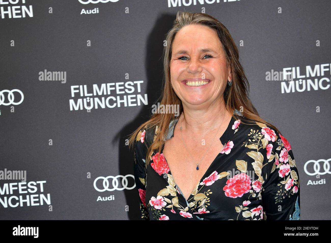 Marie Theres Relin bei der Eroeffnung vom 41. Filmfest Muenchen mit der ...