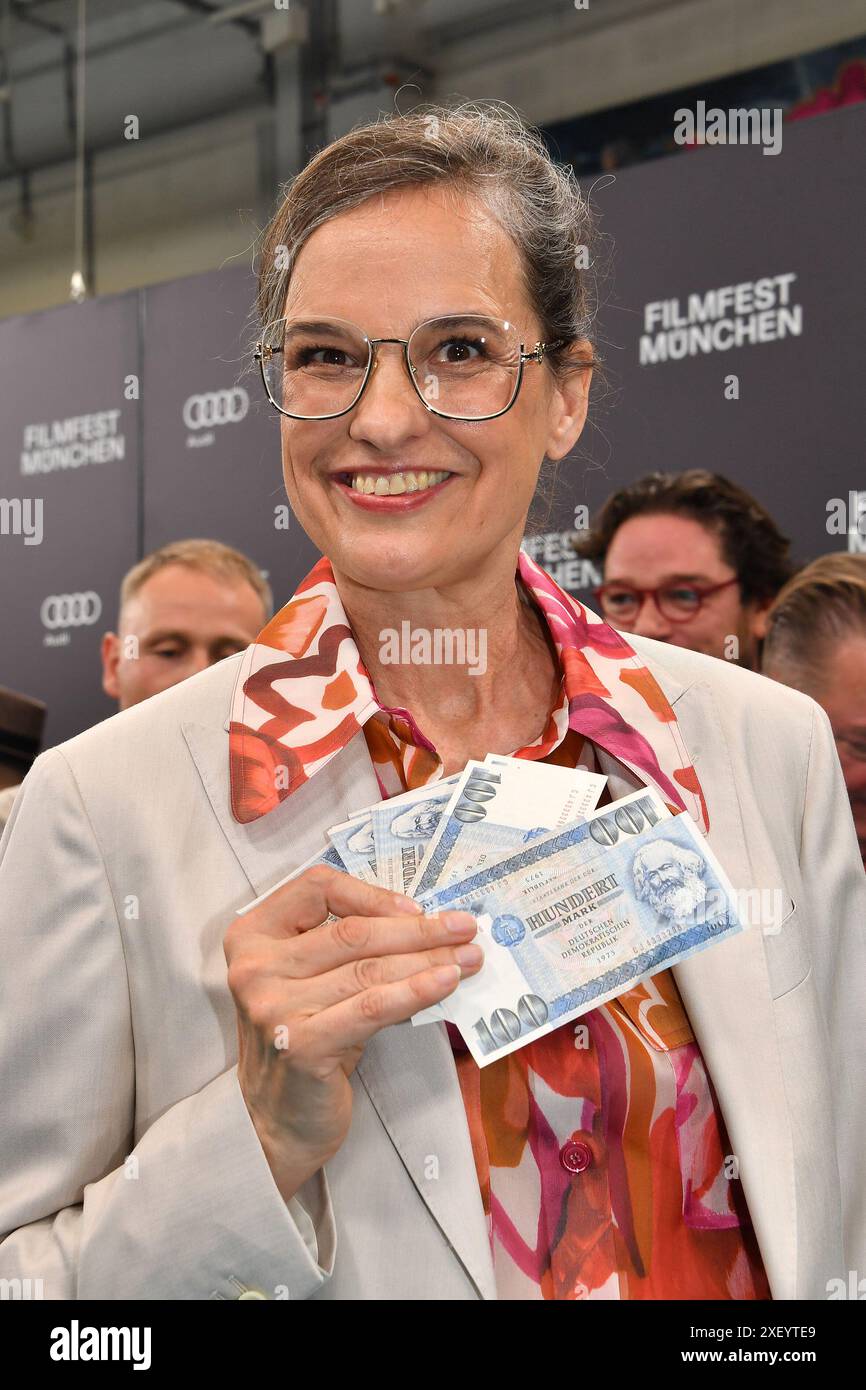 Natja Brunckhorst bei der Eroeffnung vom 41. Filmfest Muenchen mit der ...