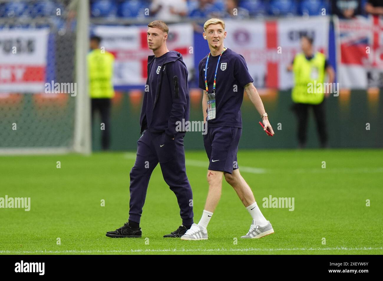 England's Cole Palmer (left) and Anthony Gordon inspect the pitch ahead ...